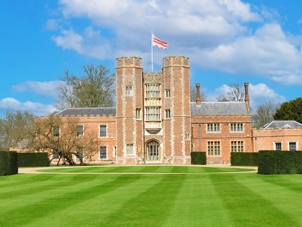 Tudor Towers :: Windhager UK